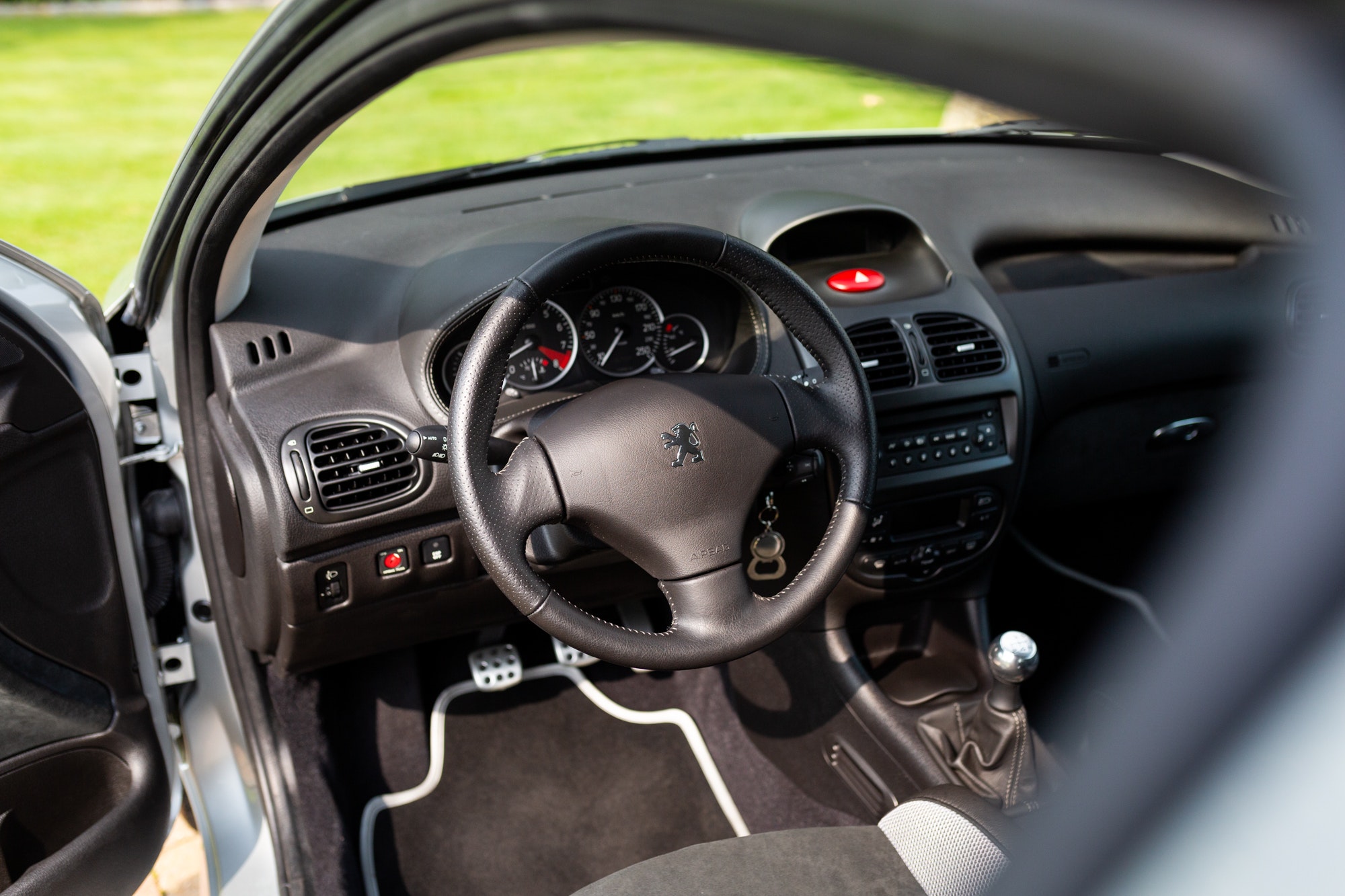 Πόσο πουλήθηκε το Peugeot 206 RC του Richard Burns; | Drive